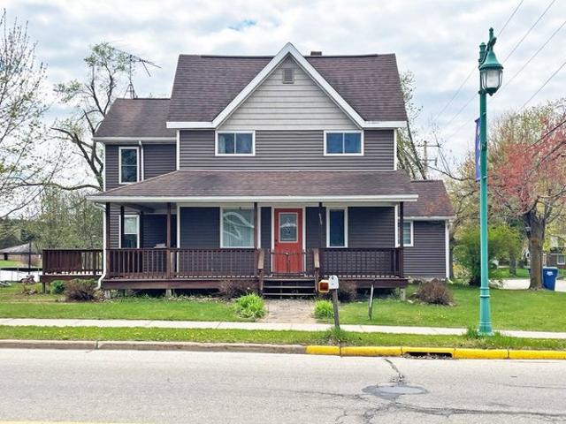513 N Main St, Marion, WI 54950