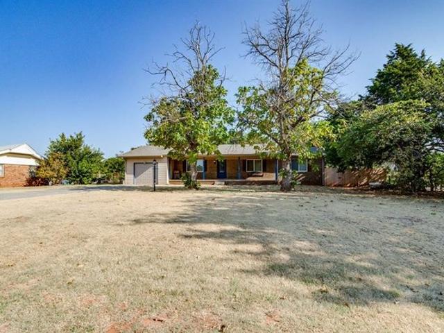 513 S Lakehoma Place Dr, Mustang, OK 73064