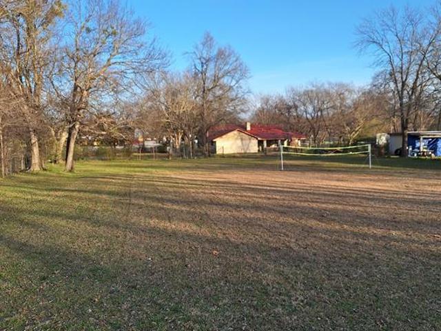 513 San Antonio St, Wolfe City, TX 75496 | MLS #21153