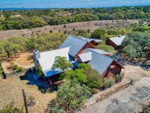 513 Riverview Dr, Bandera, TX 78003