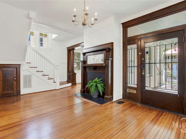 513 W 37th Street