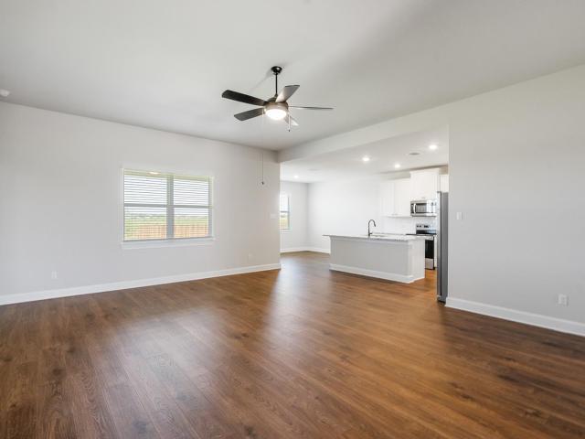 513 W Luna Blue Ln