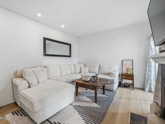 513 Water Oak Ln, Unit B, Oak Park, CA 91377 | MLS #226001 VC | Compass
