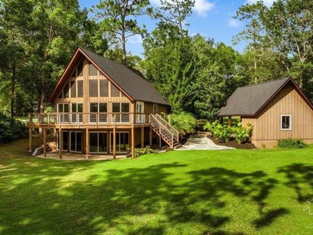 513 Timber Ridge Dr, Cantonment, FL 32534
