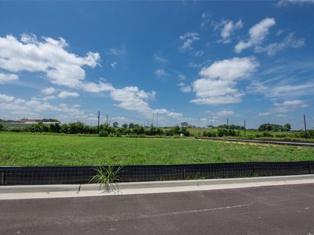513 Trend View Dr, Weimar, TX 78962