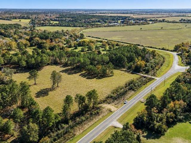 5145 S Main St, Anahuac, TX 77514