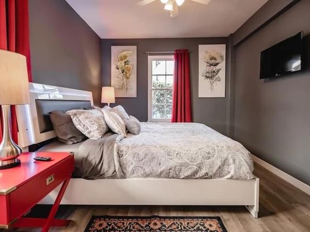 5147 Riverton Ave, Los Angeles, CA 91601