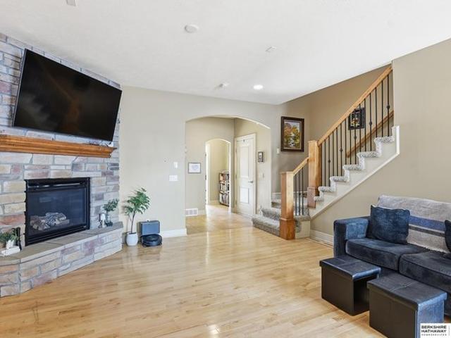 5140 Dodge St, Omaha, NE 68132