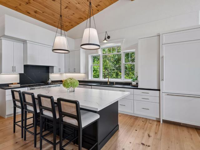 5140 Greenwood Circle