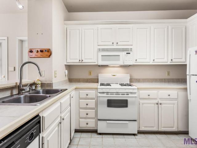 5141 Nicholson Dr, Unit B49, Baton Rouge, LA 70820 | MLS #BR2026007