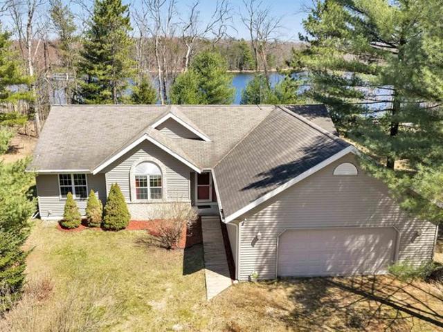 5142 Menominee Line Rd, Gillett, WI 54124