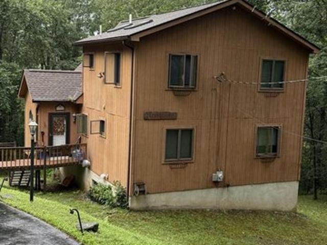 5142 Autumn Ln, Pocono Lake, PA 18347