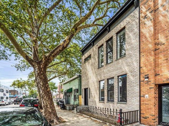 5142 35th St, Long Island City, NY 11101