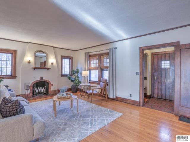 5143 Blondo St, Omaha, NE 68104