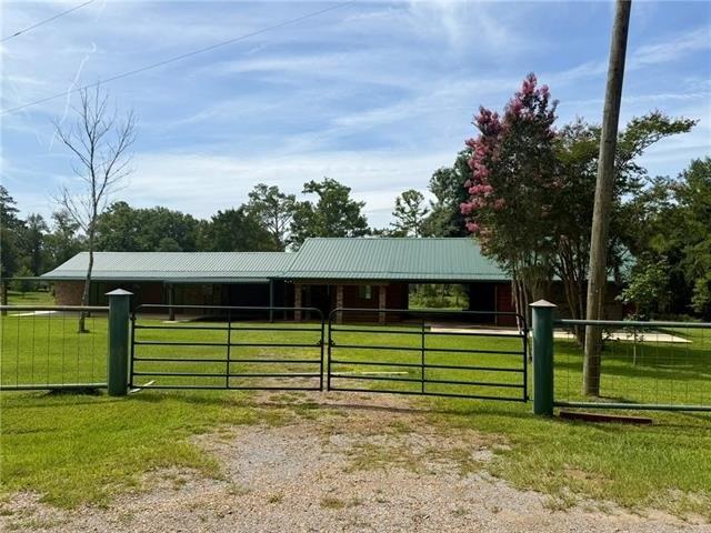514 and 516 Claudes Rd, Colfax, LA 71417