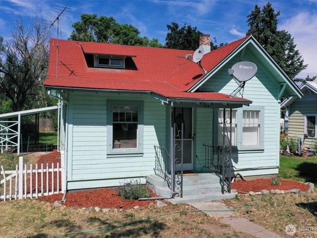 514 Ash St S, Omak, WA 98841