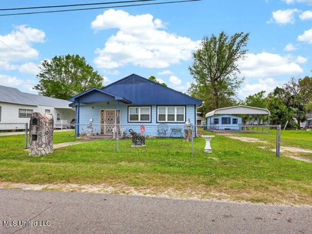 514 Bookter St, Bay Saint Louis, MS 39520