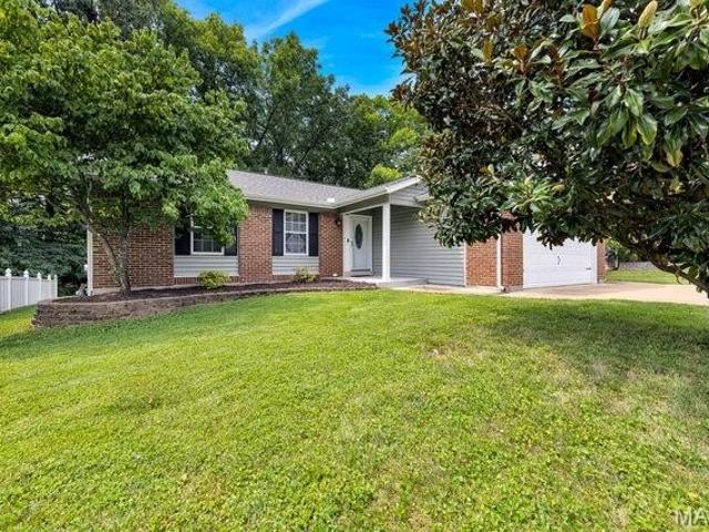 514 Great Hill Dr, Ballwin, MO 63021