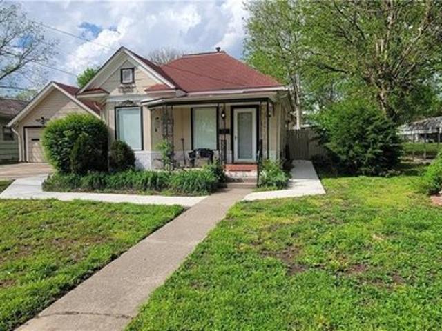 514 E Neosho St, Iola, KS 66749
