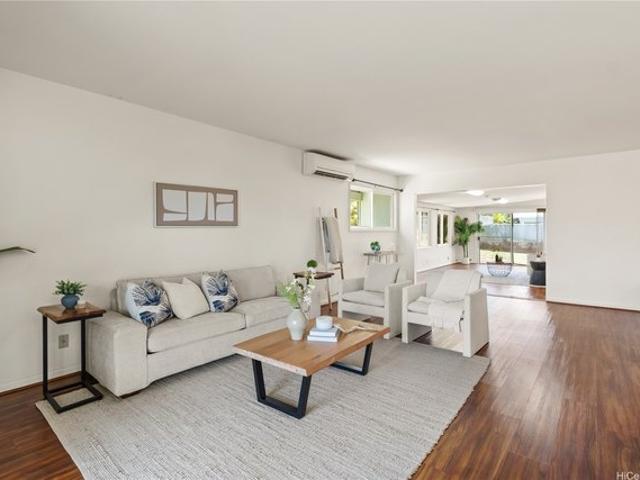 514 Kaumakani St, Honolulu, HI 96825