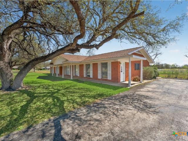 514 Hospital Blvd, Floresville, TX 78114 | MLS #2621