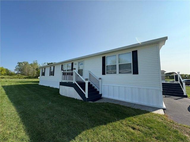 514 Hamlin Park Dr, Shortsville, NY 14548