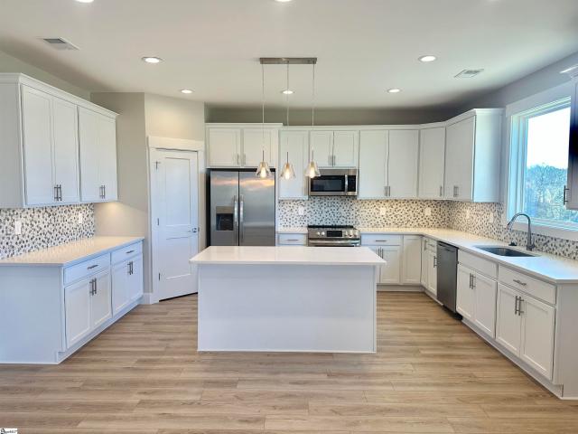 514 Hillview Knoll Ln, Greer, SC 29651 | MLS #1585