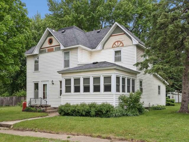 514 Latham St, Walker, IA 52352