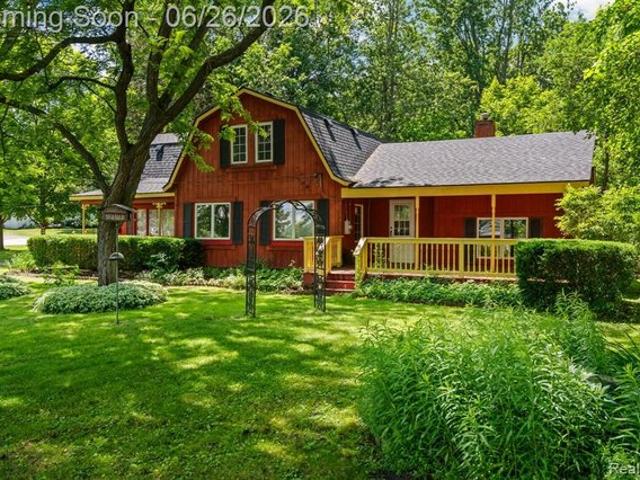 514 Lake St, Howell, MI 48843