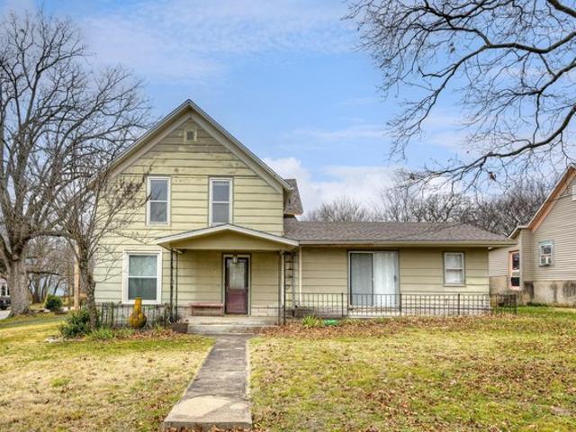 514 S Wood St, Neosho, MO 64850