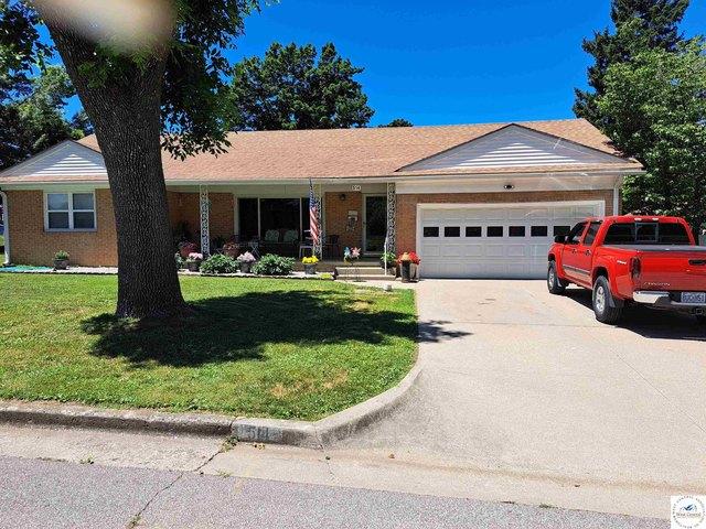 514 Sunset Dr, Sedalia, MO 65301