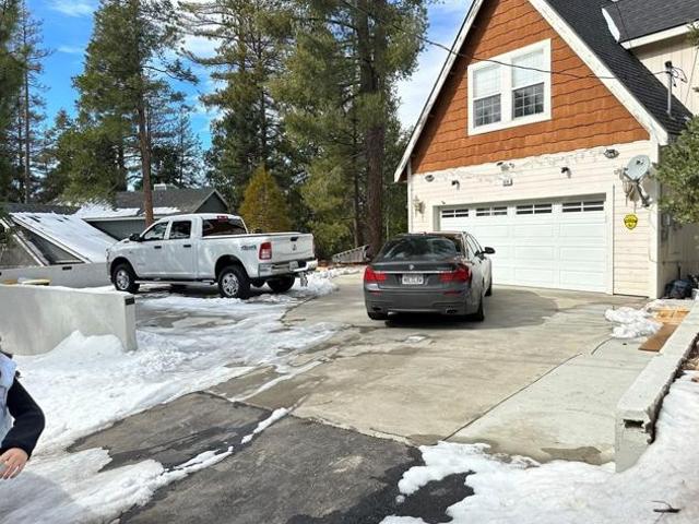 514 Pioneer Rd, Lake Arrowhead, CA 92352