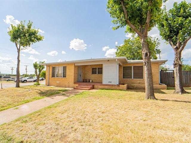 514 W Walker St, Breckenridge, TX 76424