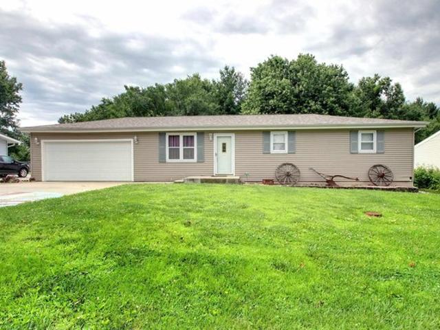 514 W Washington St, Mendon, IL 62351