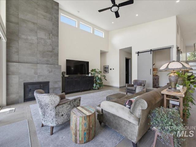 514 W Carnelian Lane