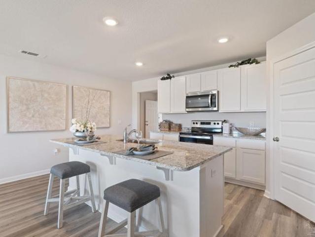 5155 Gaineswood Dr, Milton, FL 32583