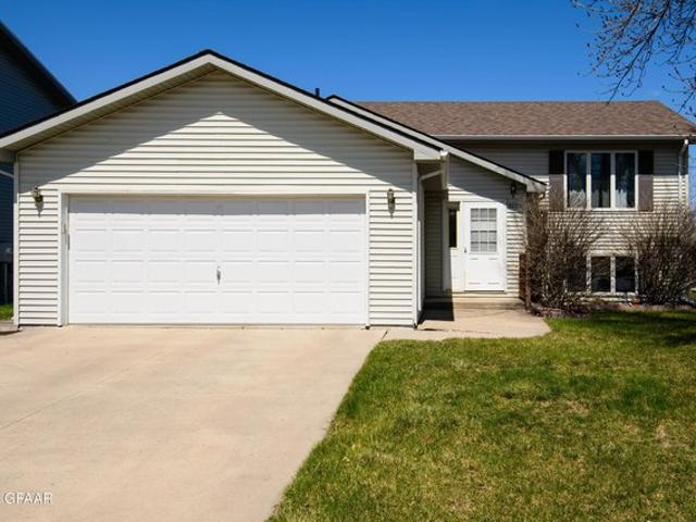 5156 7th Ave N, Grand Forks, ND 58203