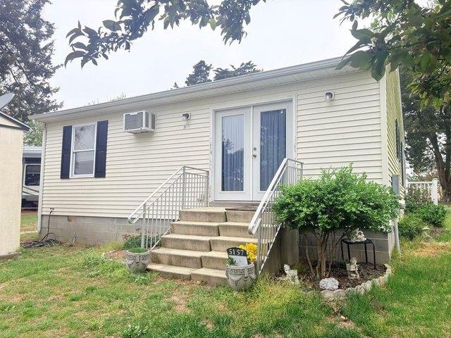 5157 Bluepoint Dr, Horntown, VA 23395