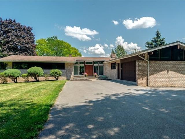 5157 Skyline Dr, Syracuse, NY 13215