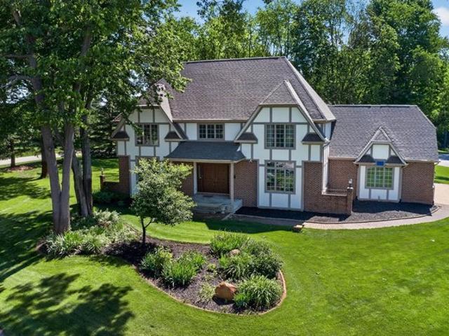 51530 Clubhouse Dr, South Bend, IN 46628