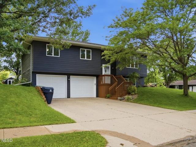 515 17th St NE, Watertown, SD 57201