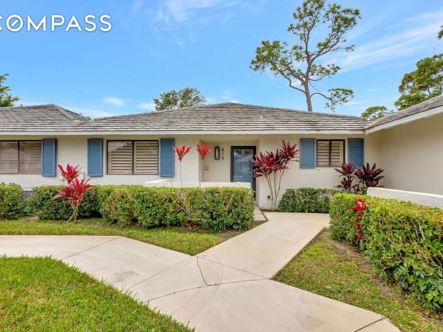 515 Club Dr, Palm Beach Gardens, FL