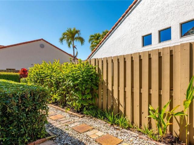 515 Beachwalk Cir, Naples, FL 34108 | MLS #226007