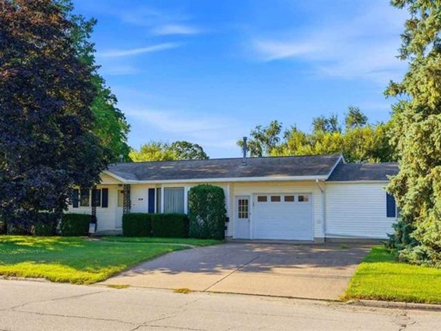 515 E 11th St, Washington, IA 52353