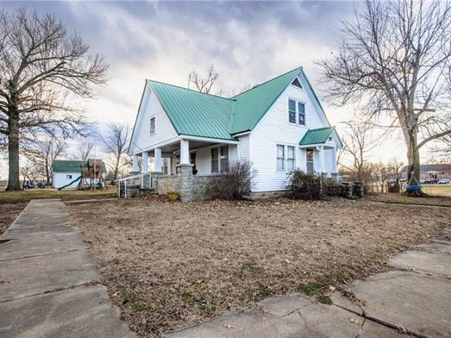 515 E Kansas Ave, Blue Mound, KS 66010