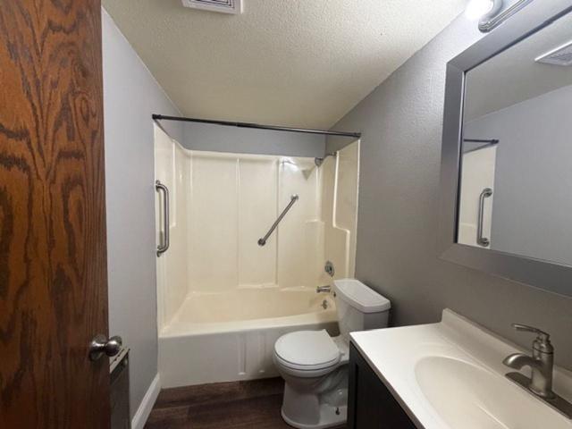 515 E Park 2 Bedroom Apartment for Rent at 515 E Park Ave, Chippewa Falls, WI 54729