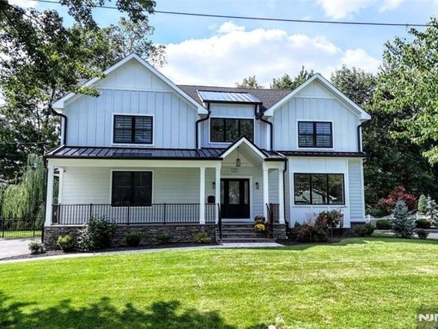 515 Hobart Rd, Paramus, NJ 07652