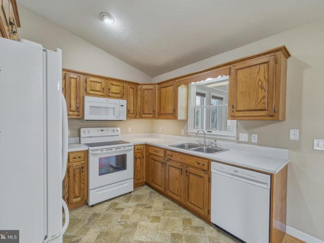 515 Hollingsworth Rd, Woodstock, VA 22664 | MLS #VASH2014