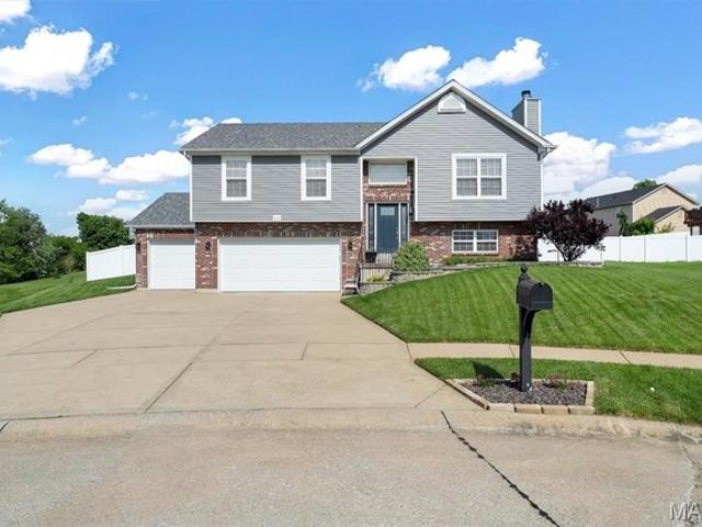 515 Hickory Post Dr, Wentzville, MO 63385
