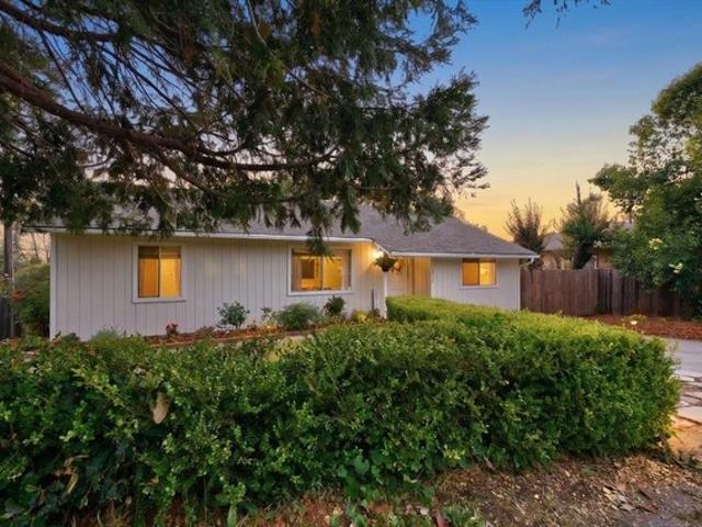 515 Hilltop Dr, Auburn, CA 95603